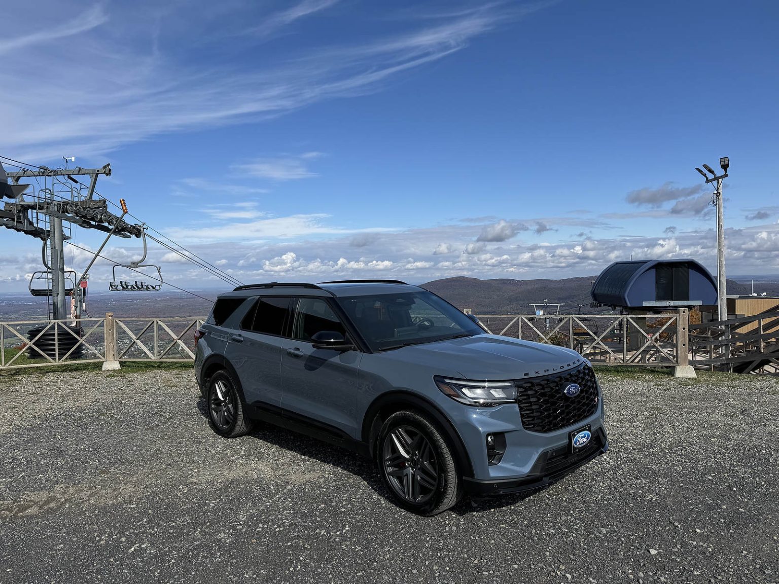 Premier essai Ford Explorer 2025 : Un nouvel intérieur change presque ...