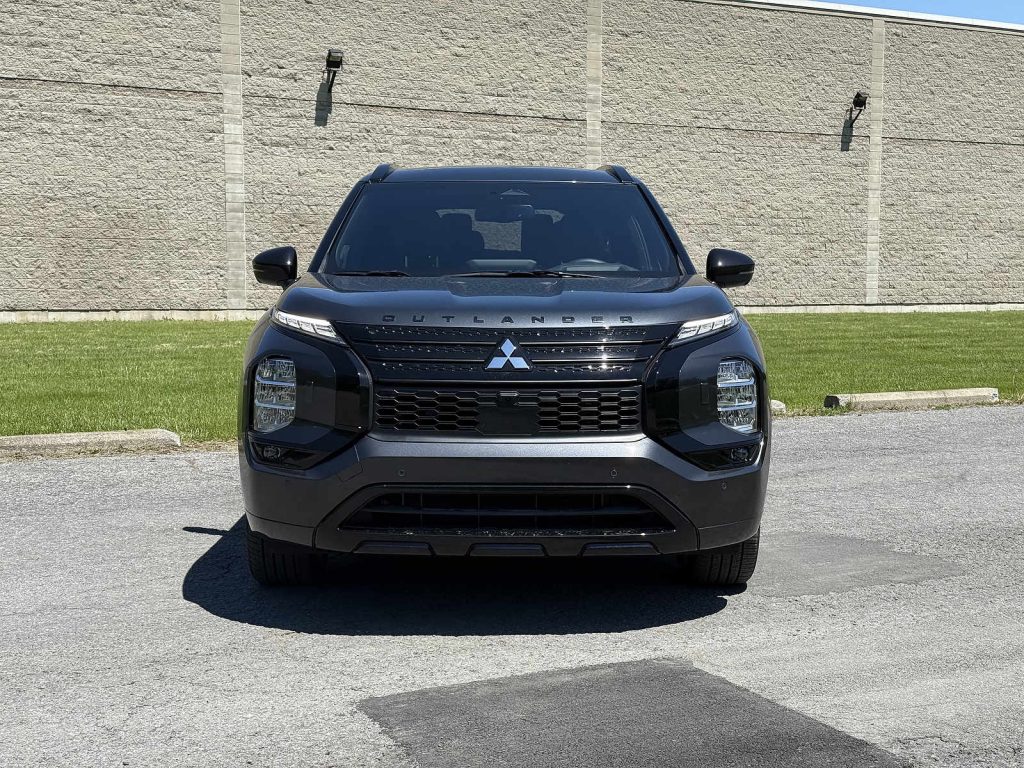 Essai routier Mitsubishi Outlander PHEV 2025 : Je me suis trompé… il a ...