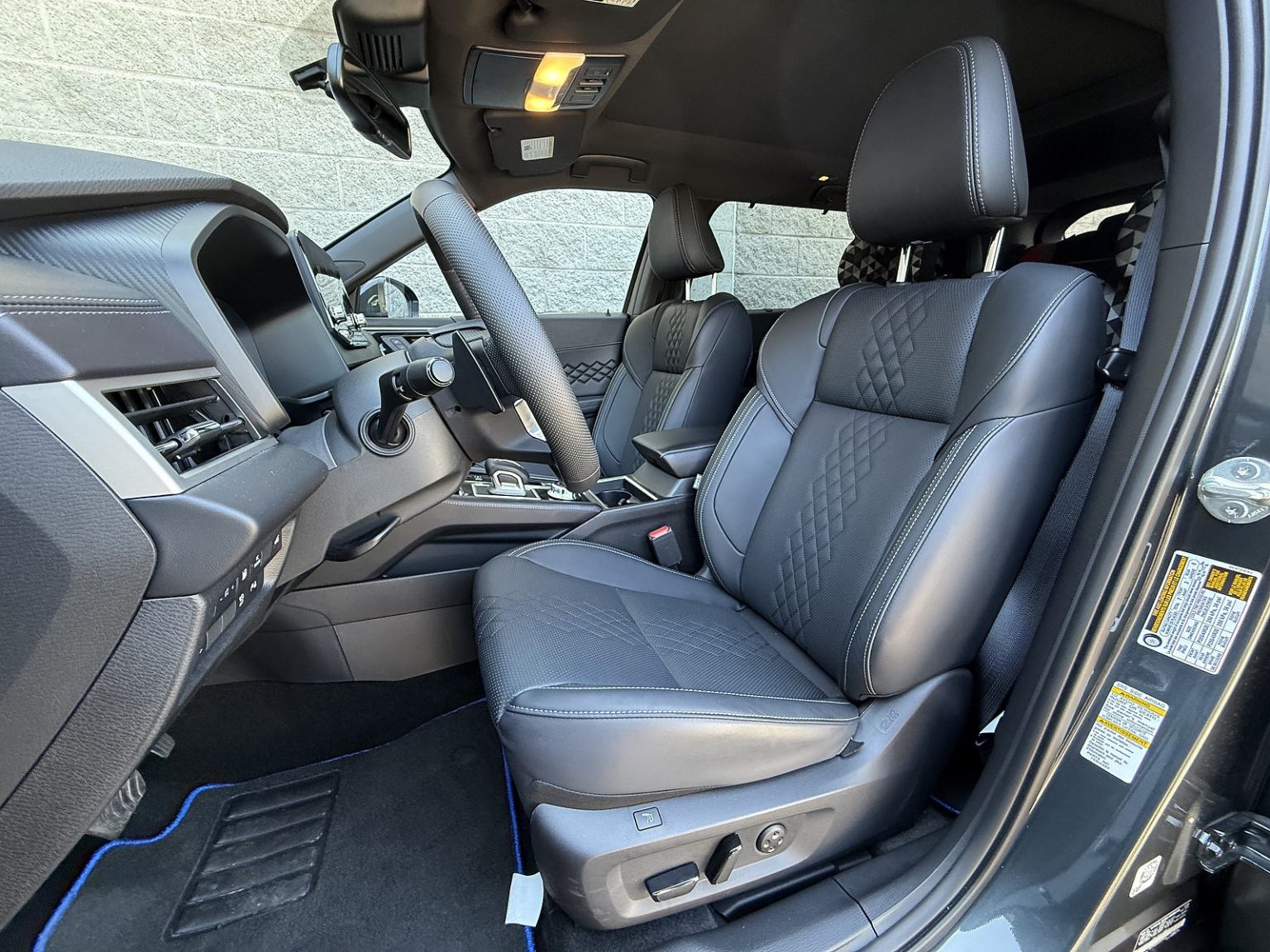 Essai routier Mitsubishi Outlander PHEV 2025 : Je me suis trompé… il a ...