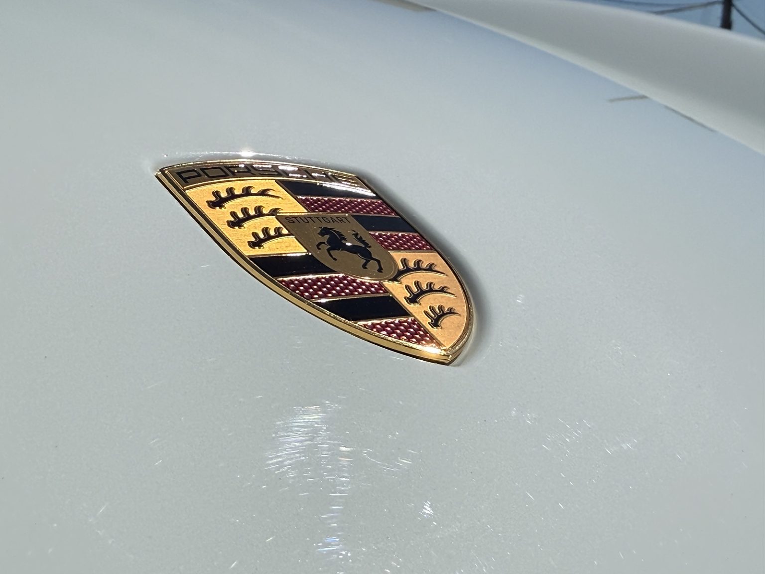 Essai du Porsche Macan 4S EV 2025 : Tranchant, rapide, silencieux… mais ...