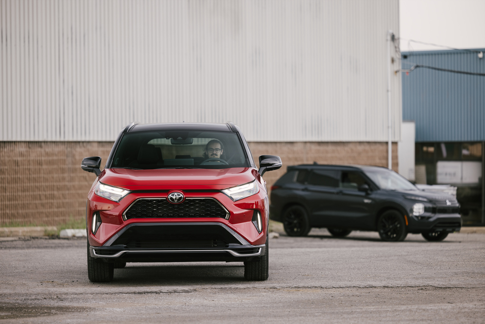 Mitsubishi Outlander PHEV vs Toyota RAV4 PHEV 2025 : Sur le point d ...