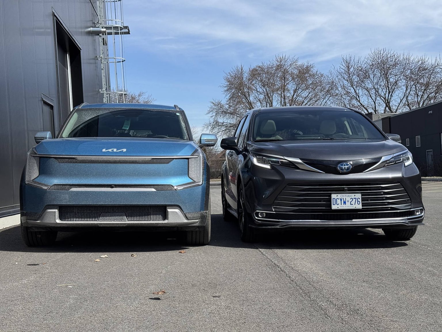 Toyota Sienna 2025 vs Kia EV9 2025 : Espace et polyvalence contre ...