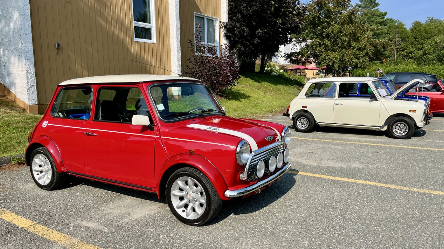 Près de 100 vieilles Mini se sont réunies ici au Québec | Ecolo Auto