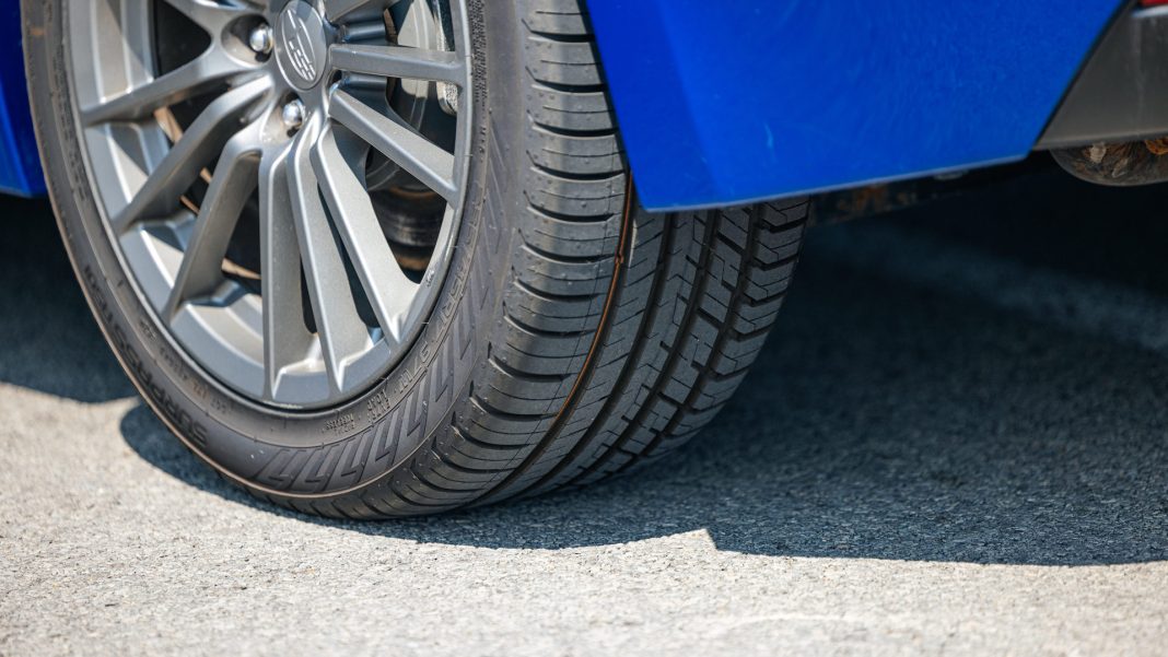 Essai du Nokian Surpass AS01 : un pneu UHP quatre saisons qui équilibre ...