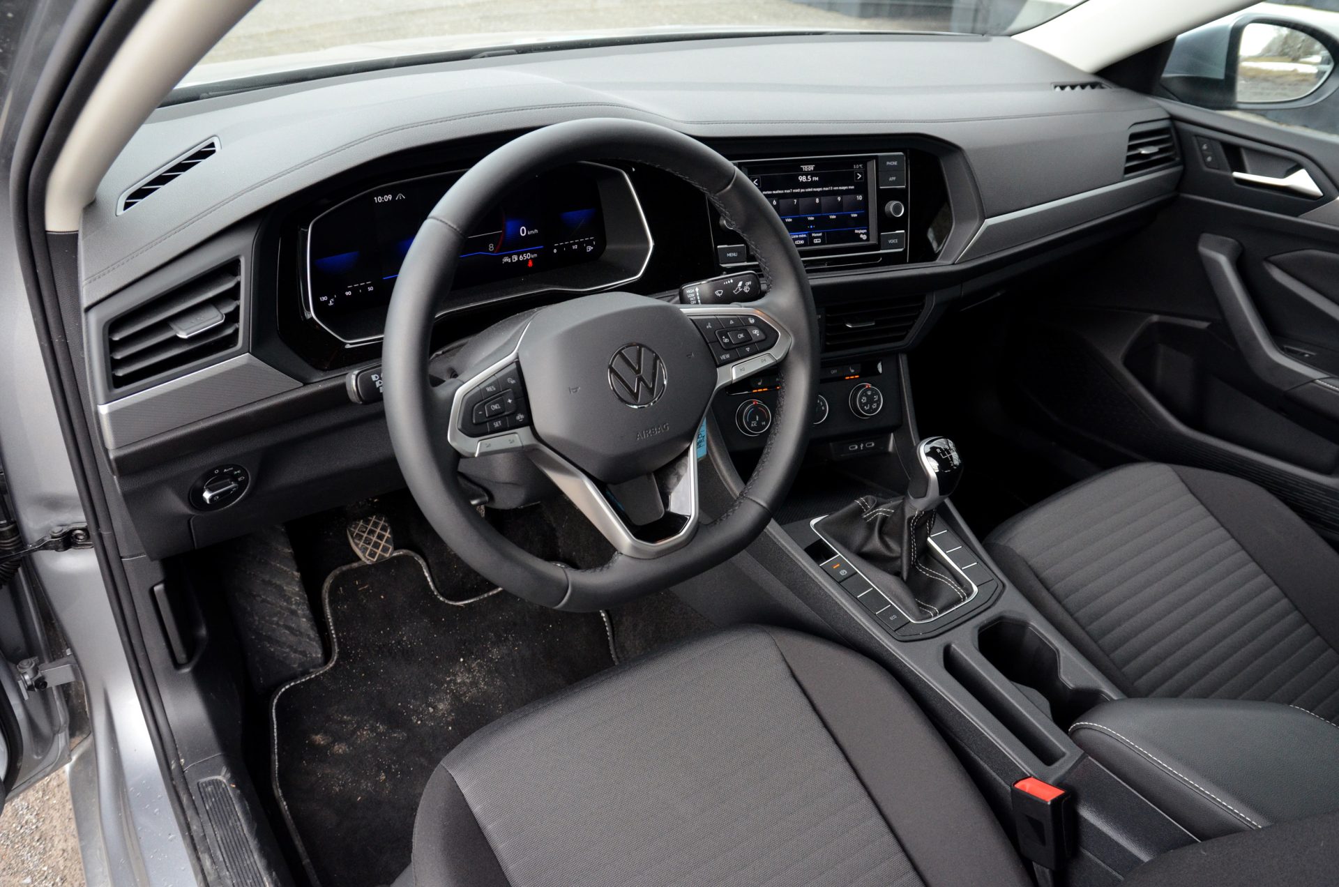 Volkswagen Jetta Trendline 2024 : un sympathique modèle d'entrée de ...